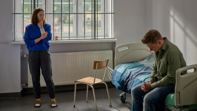 W nowych odcinkach "Na Wspólnej": ucieczka z psychiatryka i rak piersi ...