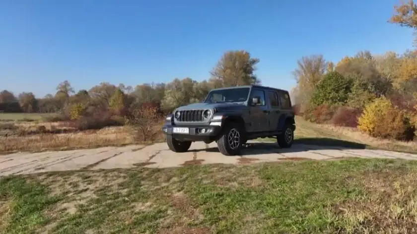 Czasy się zmieniają, a Jeep Wrangler wciąż jest prawie taki sam - TVN