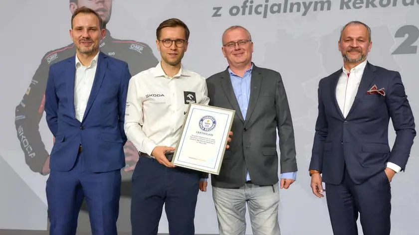 Miko Marczyk z oficjalnym Rekordem Guinnessa: 2831 kilometrów na jednym zbiorniku - TVN