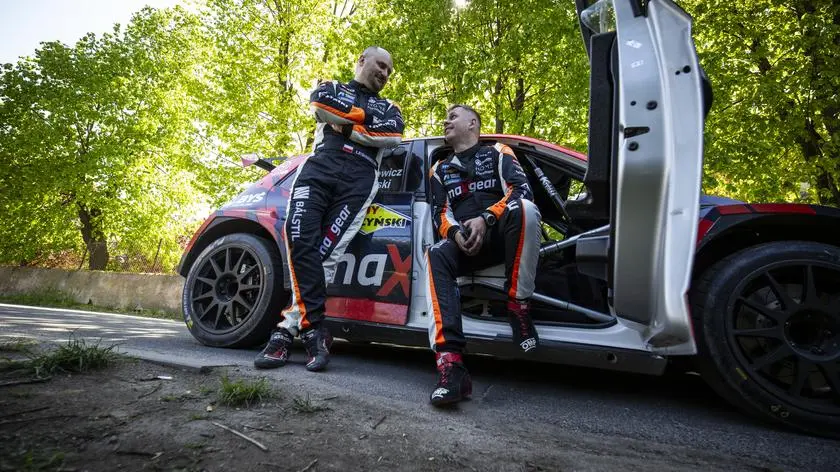 Byśkiniewicz i Siatkowski startują w Rajdzie Nadwiślańskim - TVN