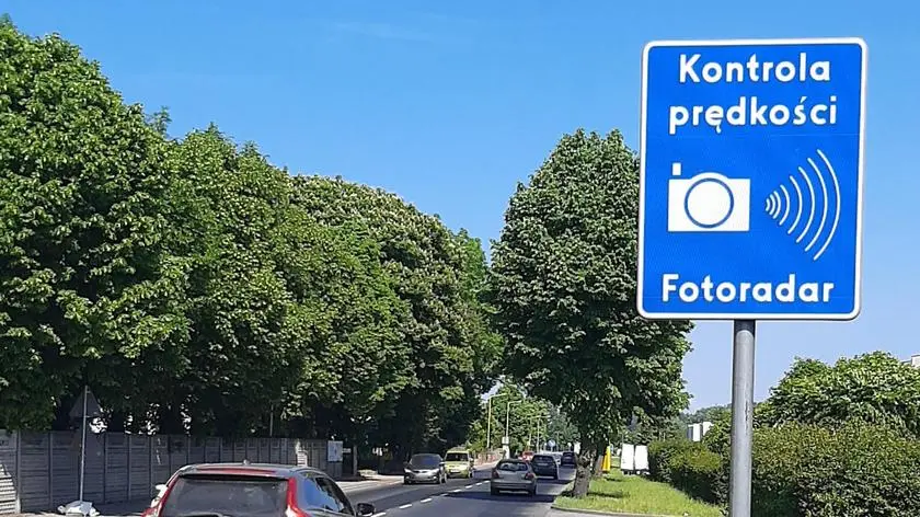 Kultowy fotoradar w Warszawie znów zniszczony. W Polsce przybędzie 70 ...