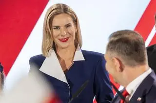 Z administracji skarbowej do Pałacu Prezydenckiego. Kim jest Marta Nawrocka? - TVN
