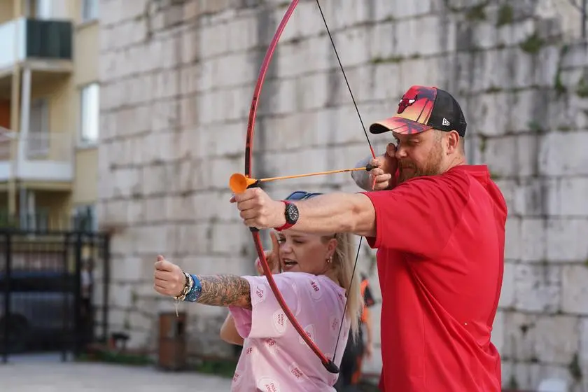 Azja Express: Strzelanie z łuku i liczenie ubrań - TVN