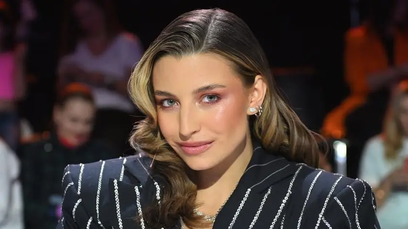 Julia Wieniawa znów była modelką na pokazie w Paryżu. Pozowała do zdjęć ...