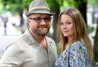 Z administracji skarbowej do Pałacu Prezydenckiego. Kim jest Marta Nawrocka? - TVN