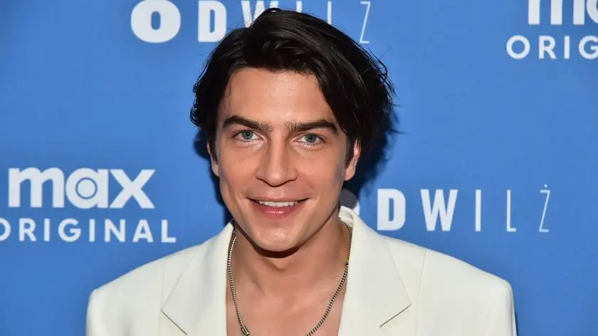 Nikodem Rozbicki – kim jest? Aktor, DJ, artysta. Kariera, życie ...