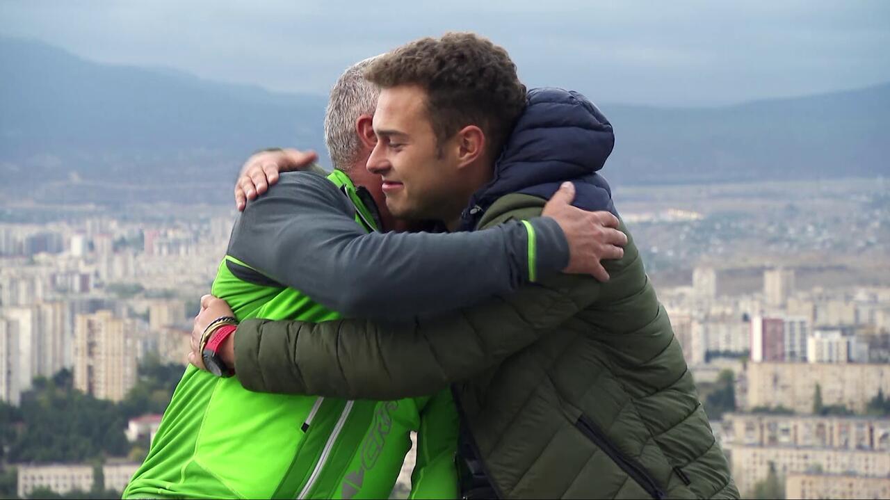 Azja Express: Adam Zdrójkowski z tatą odpadli. Wzruszające pożegnanie ...